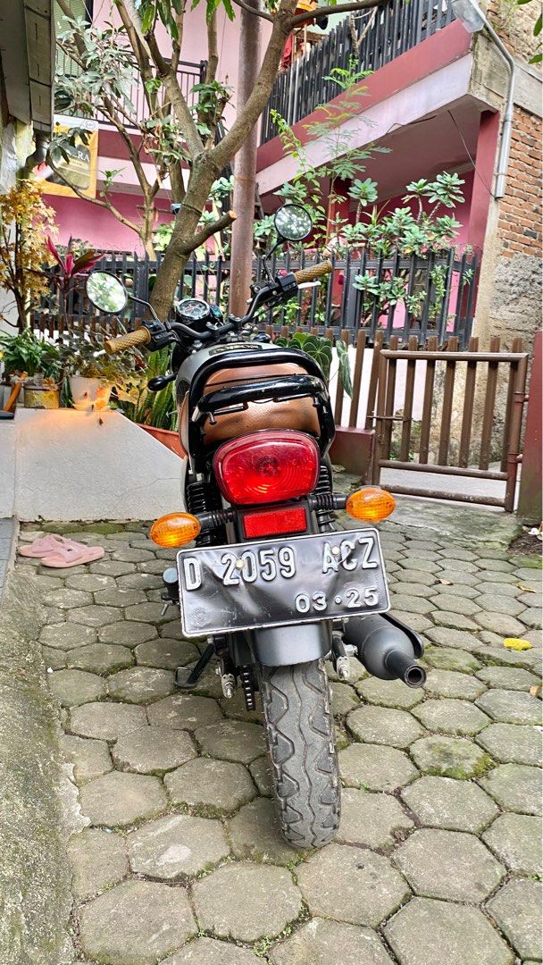 Kawasaki W175 tahun 2019 kilometer rendah tangan pertama, Motor di ...