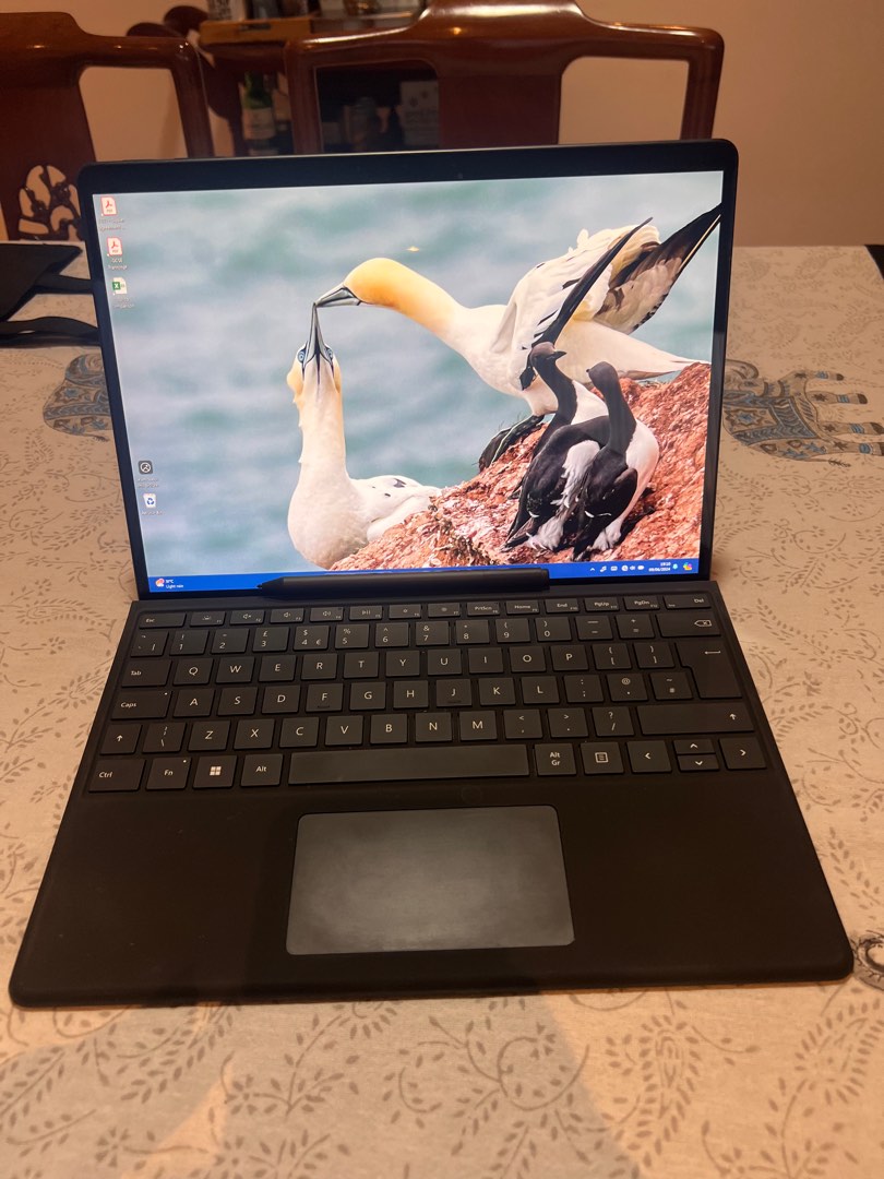 Microsoft Surface Pro 9 -Graphite (Includes Keyboard and Surface Pen ...