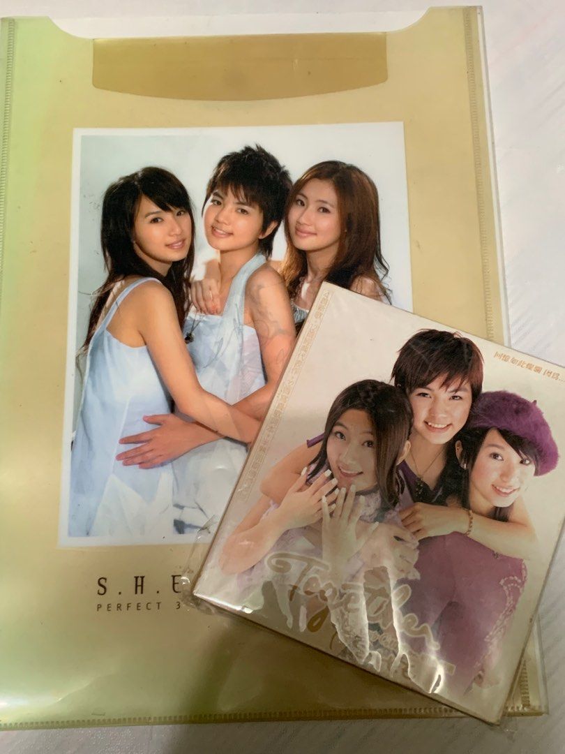 S.H.E Together 新歌+精選 &資料夾, 書籍、休閒與玩具, 樂器、音樂相關, CD、DVD在旋轉拍賣