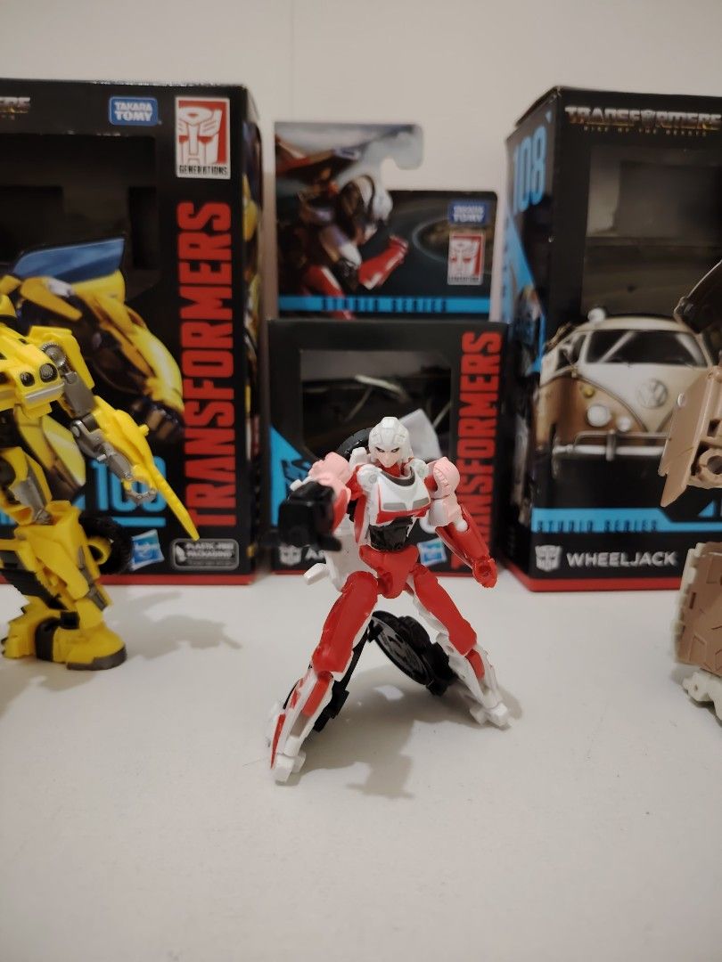 SS ROTB Bumblebee, Wheeljack & Arcee, Hobbies & Toys, Toys & Games on ...