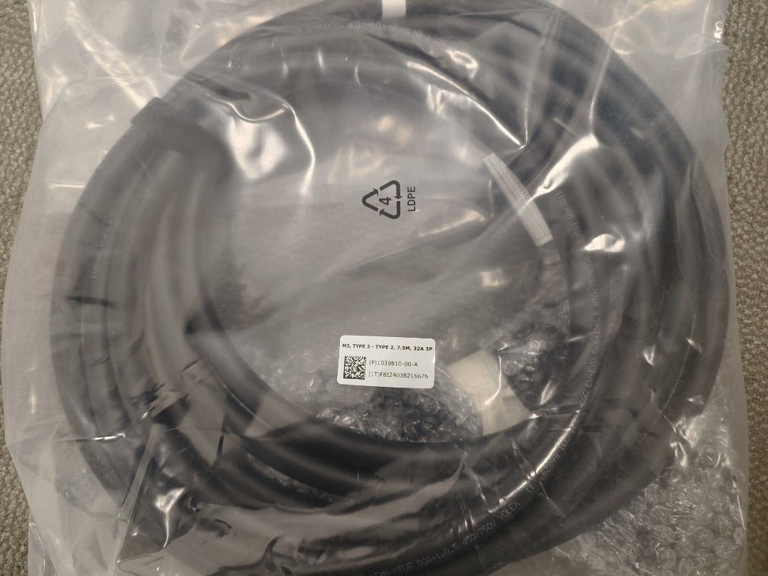 Tesla wall connector and Tesla type 2 charging cable / Volex 32A 3 ...