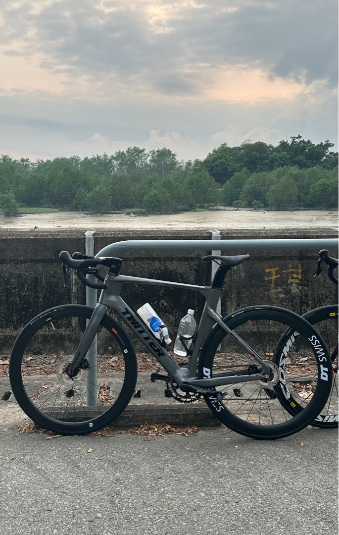 爆改Twitter r10 roadbike 公路車, 運動產品, 單車及配件, 單車 - Carousell