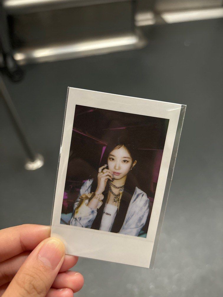 2024 le sserafim pop-up store 小卡 （換）, 興趣及遊戲, 收藏品及紀念品, 韓流 - Carousell