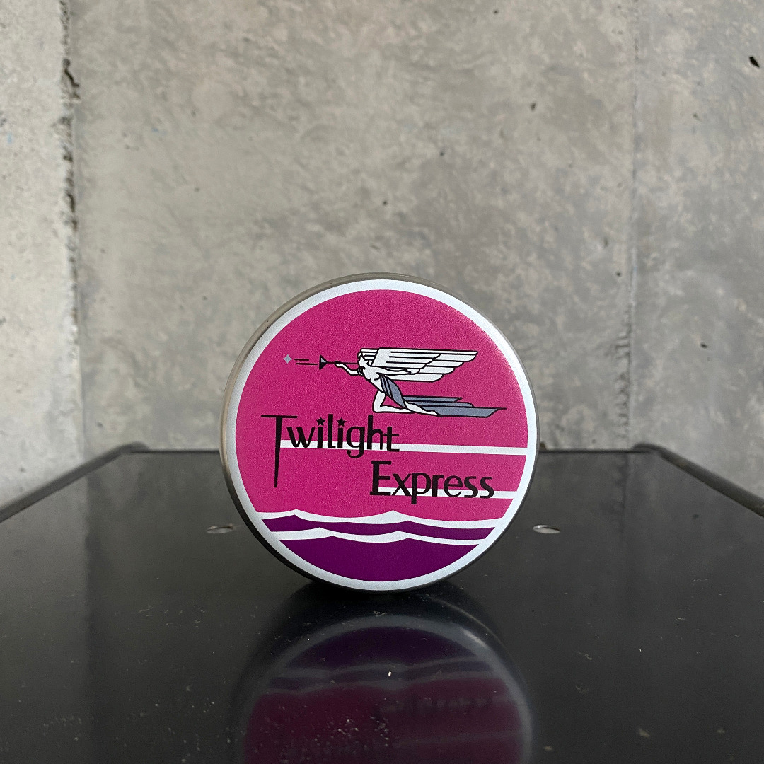 平常小姐┋2手┋日本JR 黃昏特快瑞風號 TWILIGHT EXPRESS 車頭銘版收納盒, 書籍、休閒與玩具, 收藏、紀念品, 其他古董在旋轉拍賣