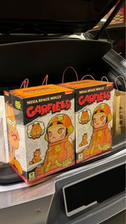 Authentic Popmart mega space molly 400% Garfield figure figurine ...