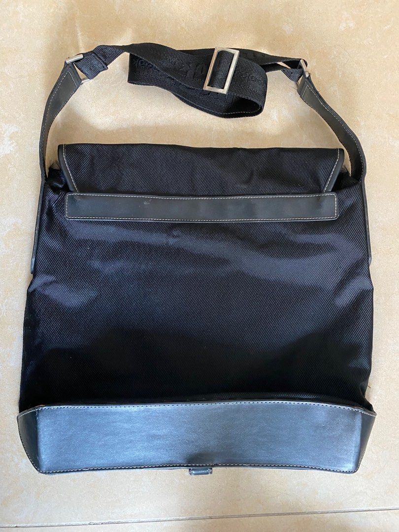 韓國名牌 Mook Design 斜孭袋, 男裝, 袋, 腰袋、手提袋、小袋 - Carousell