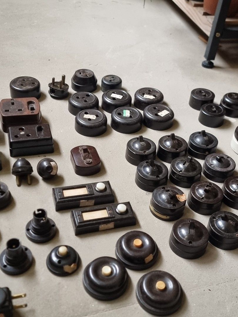Bakelite switches, door bell button, power plug, light holder, Hobbies ...