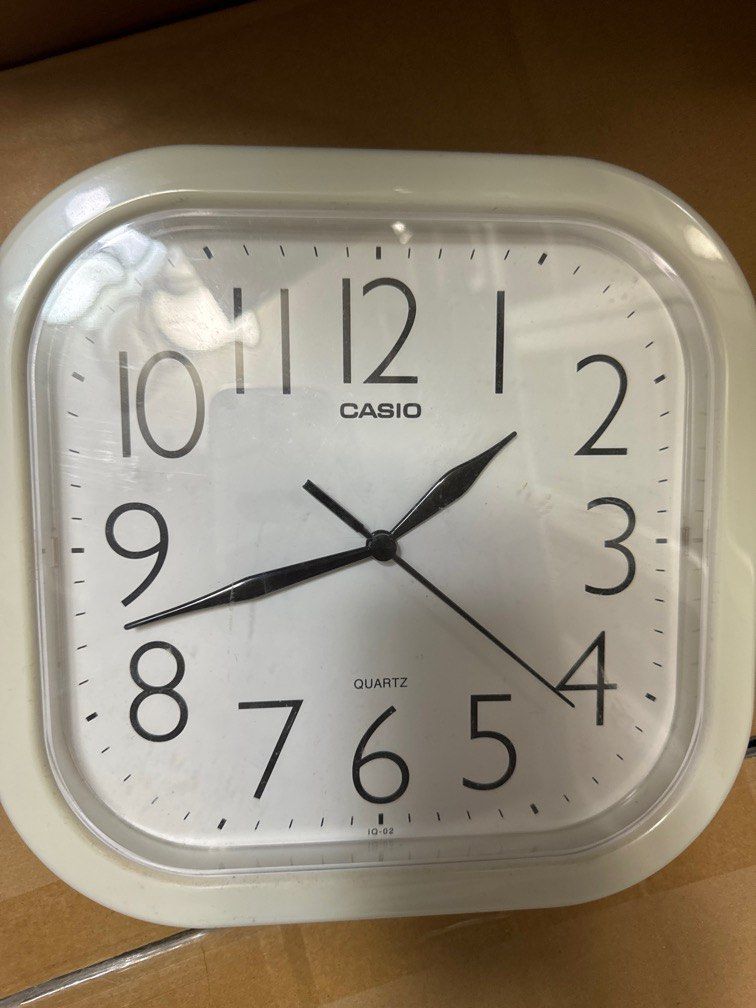 Casio 掛牆鍾 wall clock, 傢俬＆家居, 家居裝飾, 時鐘 - Carousell