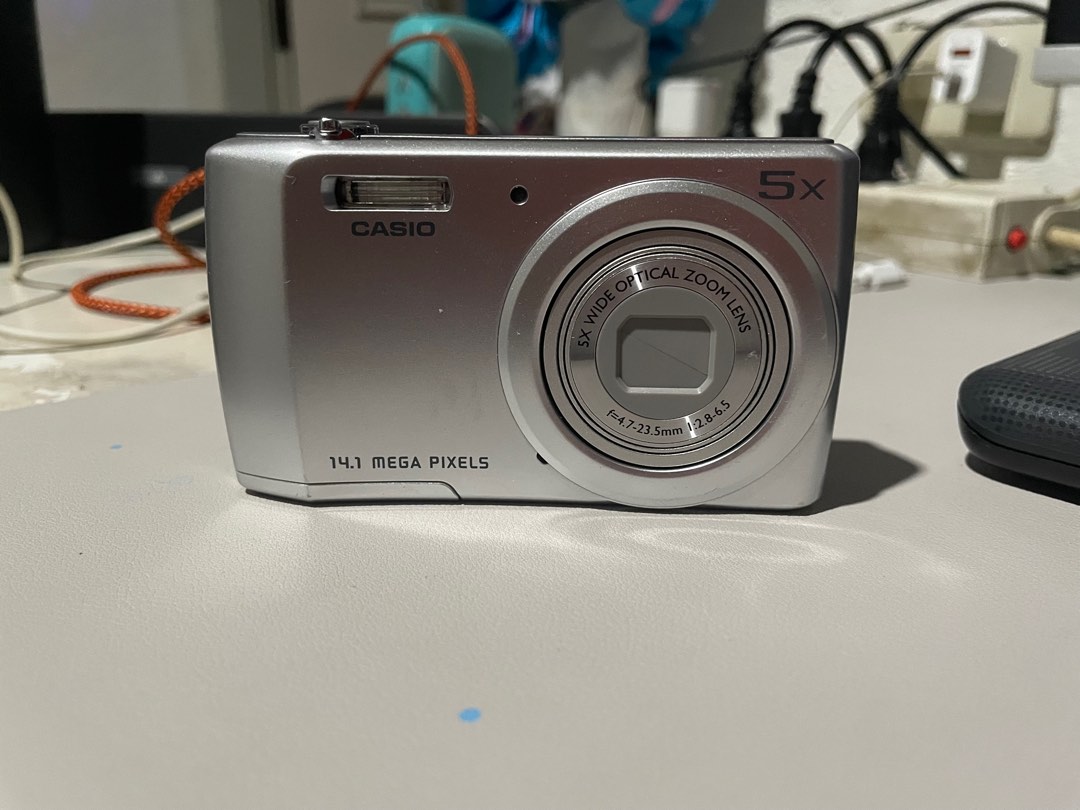 Casio QV R200 Digicam, Photography, Cameras on Carousell