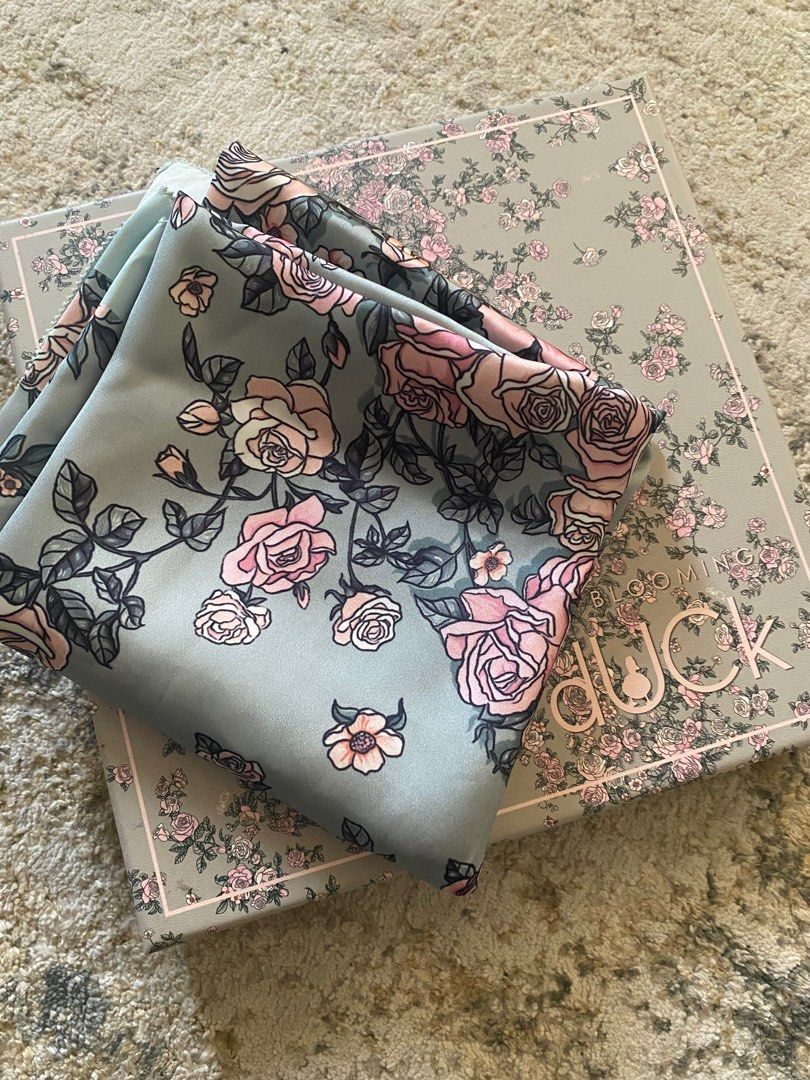 Duckscarves, Women's Fashion, Watches & Accessories, Scarves on Carousell