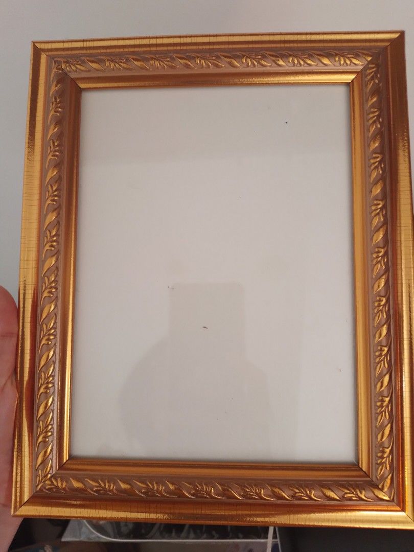 Frame Pigura Bingkai Foto Emas Mahar 6R, Serba Serbi, Others di Carousell