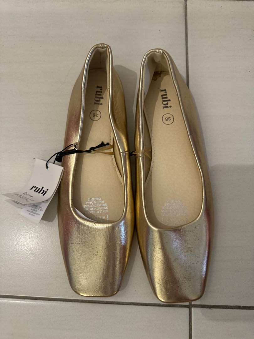 New rubi flats, Women's Fashion, Footwear, Flats on Carousell