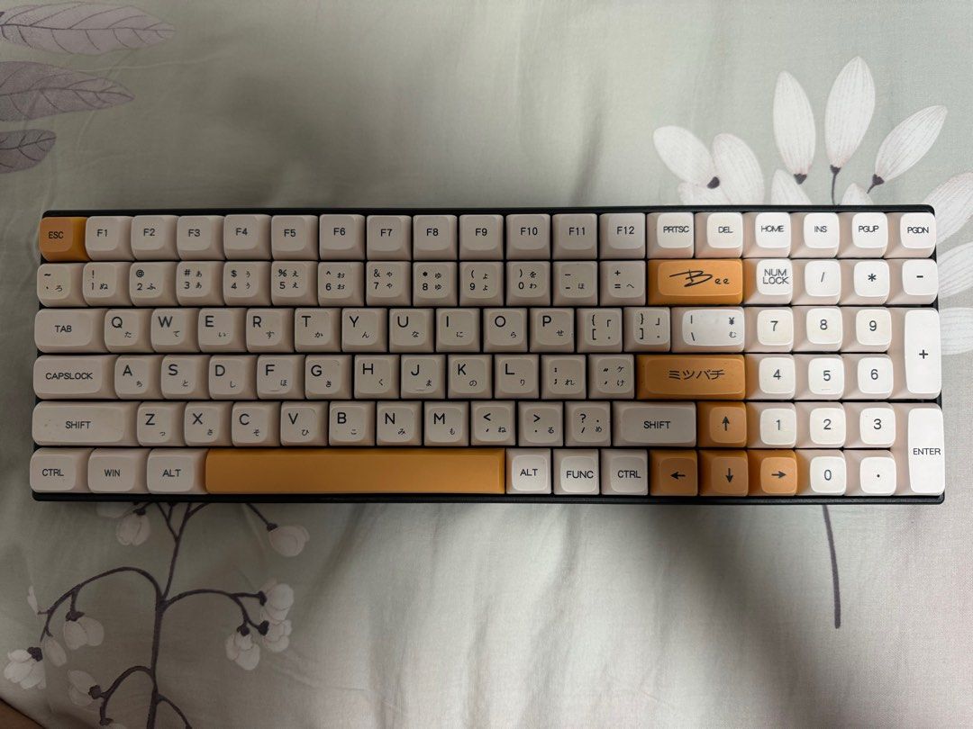 Royal Kludge RK100 (only white no rgb) with third party keycaps ...