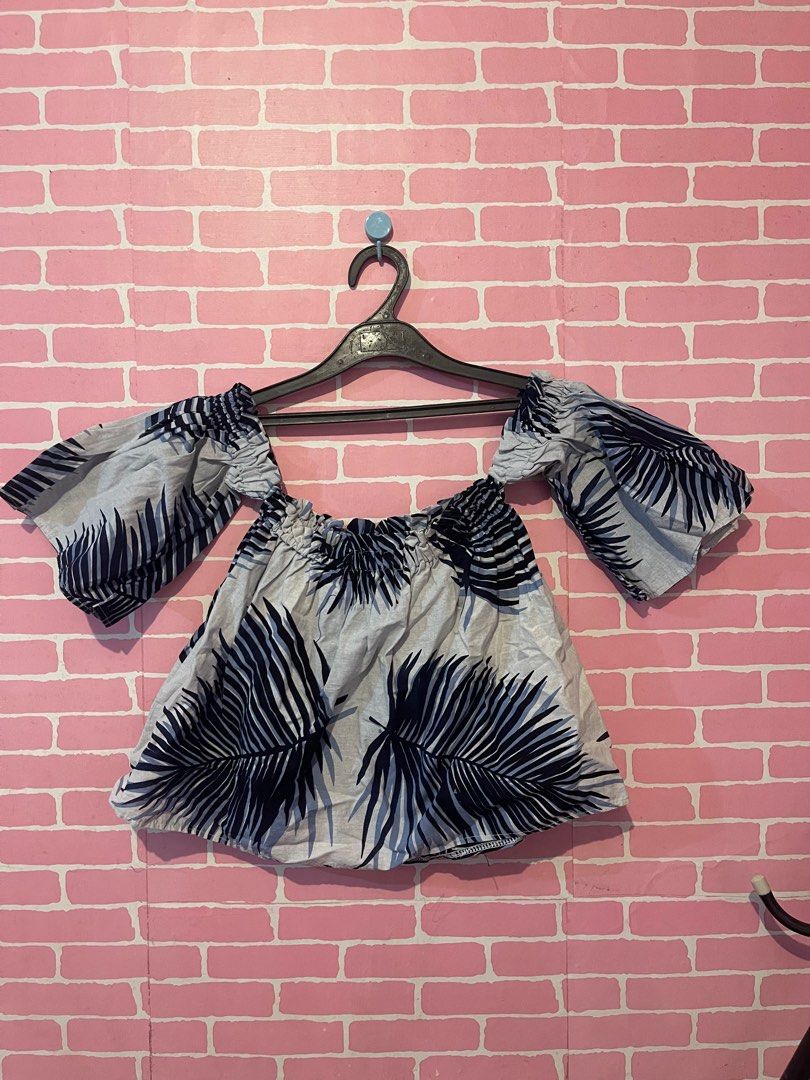 Sabrina flower buat pantai, Fesyen Wanita, Pakaian Wanita, Atasan di ...