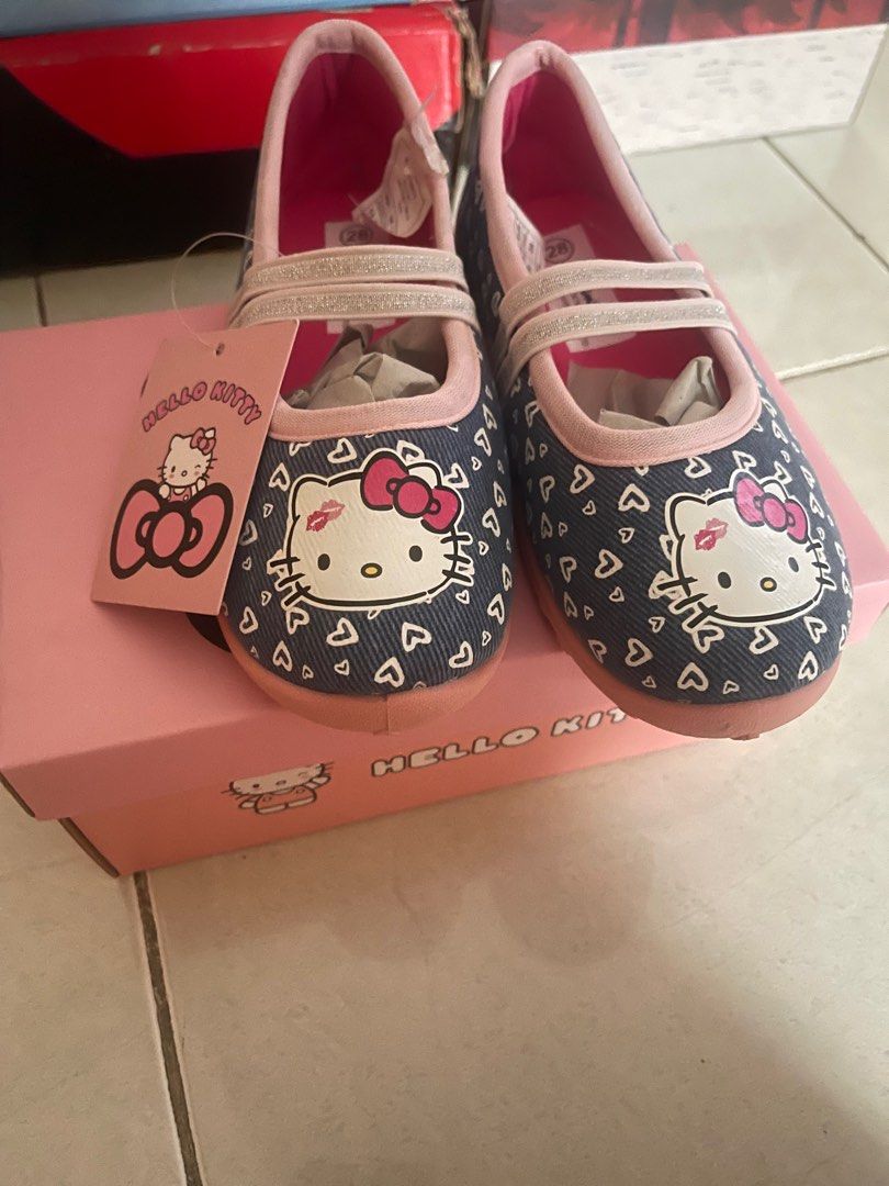 Sepatu Hello kitty, Bayi & Anak, Lainnya di Carousell