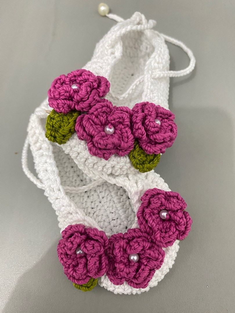 Sepatu Rajutan Bayi, Bayi & Anak, Mainan & Baby Walker di Carousell