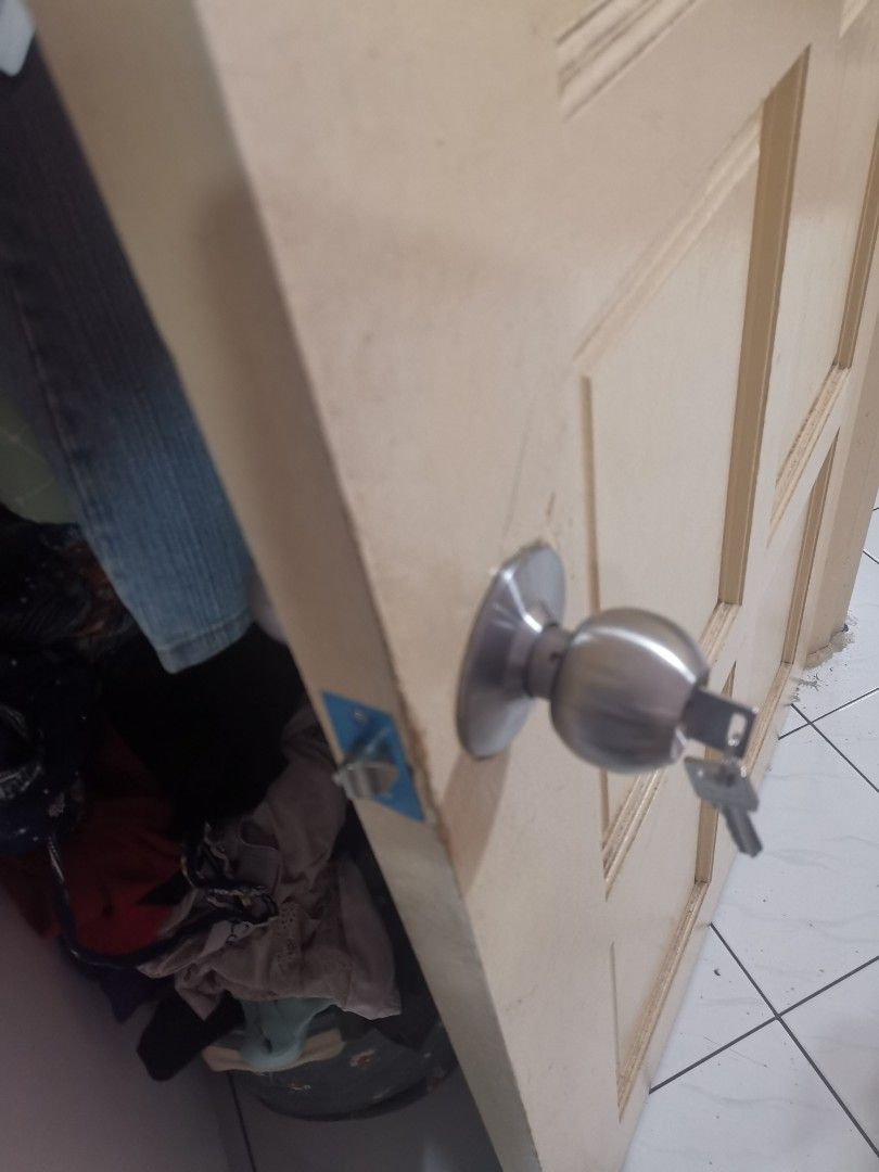 Servis buka pintu terkunci /rosak tukar tombol baru, Furniture & Home ...