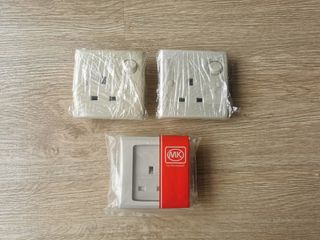 Clipsal white 13A power socket , TV & Home Appliances, Electrical ...