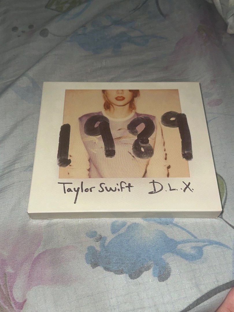 Taylor Swift 1989 Deluxe Version (OG), Hobbies & Toys, Music & Media ...