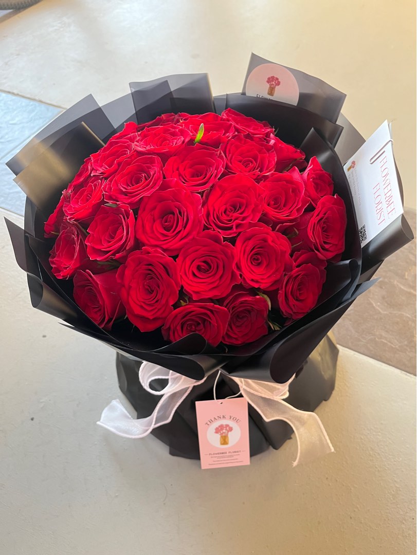 30 Red Roses Flower Bouquet | Free Delivery, Hobbies & Toys, Stationery ...