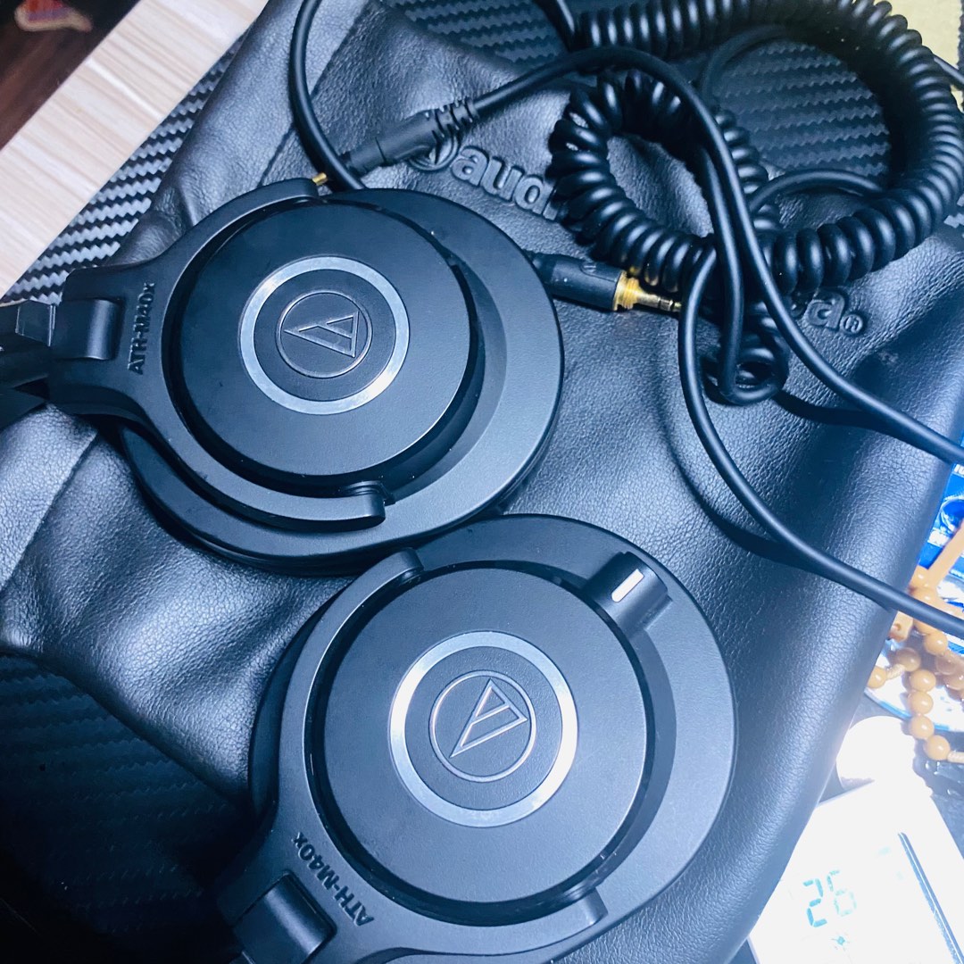 Audio-Technica ATH-M40x Professional Over The Ear Headphones, Audio ...