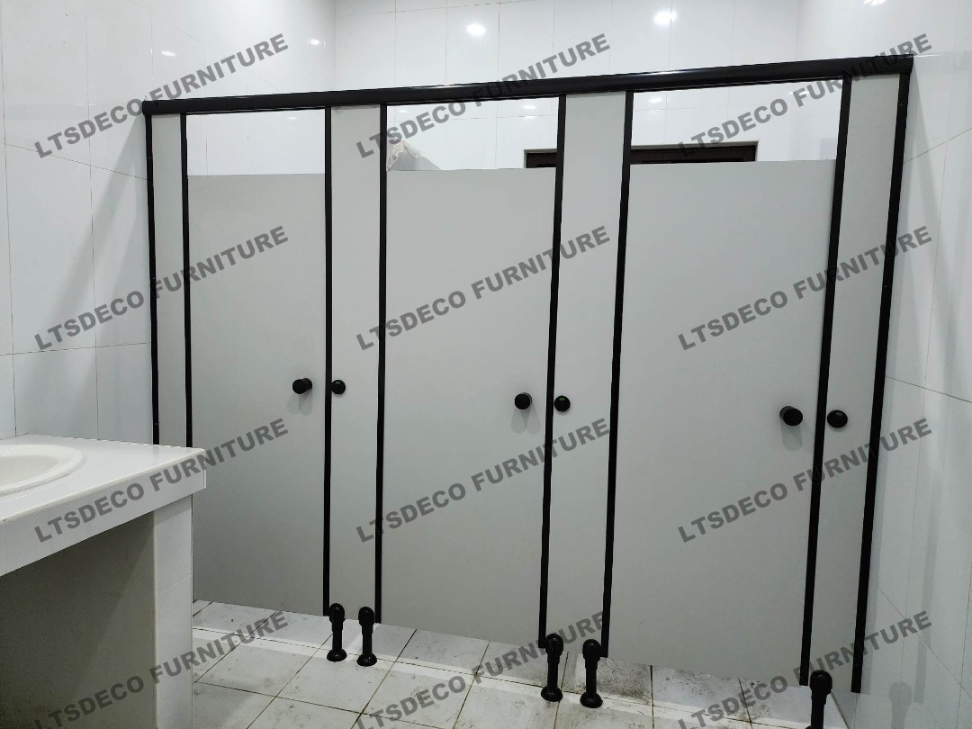 Comfort room partition / TOILET PARTITION OFFICE FURNITURE MODULAR ...