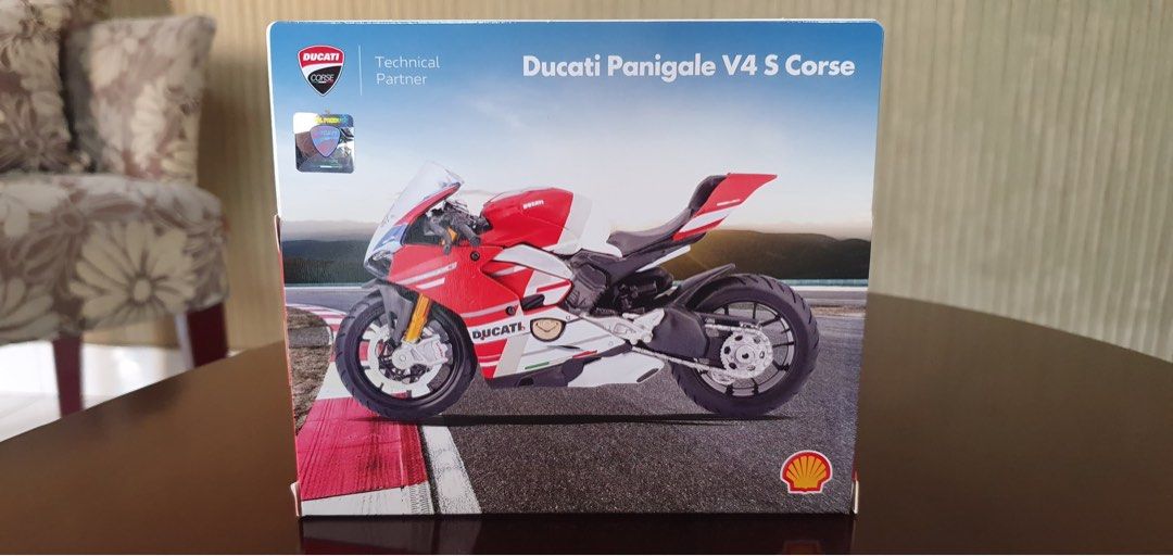 Ducati Panigale V4 S Corse Shell V-Power, Toys & Collectibles, Mainan ...