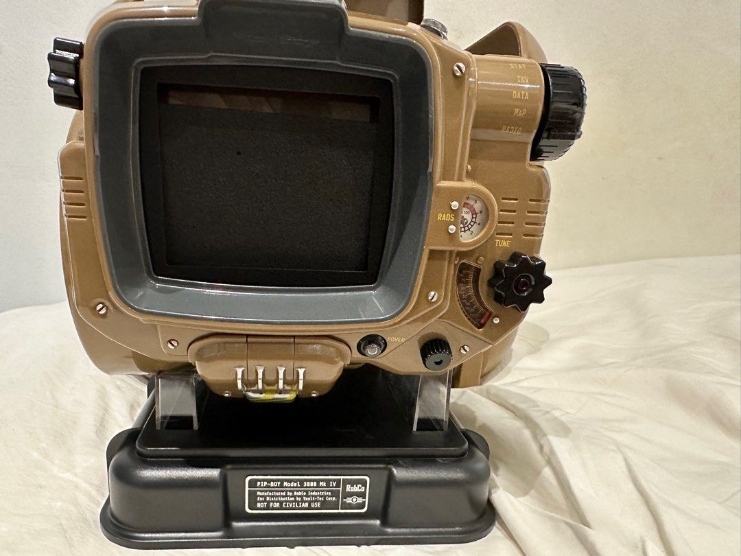 Fallout 4 Pip-Boy Model 3000 Mk IV, Hobbies & Toys, Collectibles ...