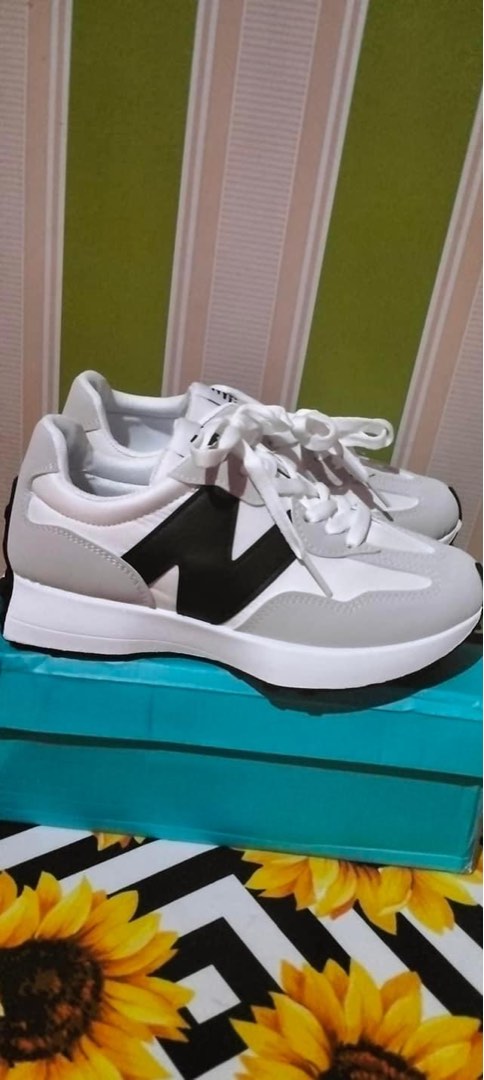 New Balance 370, Women's Fashion, Footwear, Sneakers on Carousell