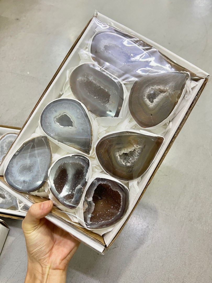 PREMIUM CUT BRAZIL Crystal Geode Cave, Looking For on Carousell