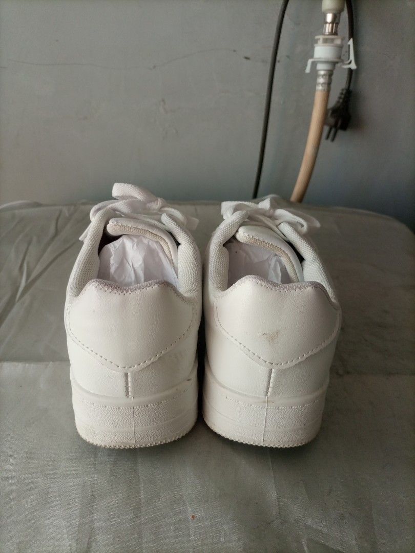 Sepatu Sneakers Wanita Merk PVN Hana, Fesyen Wanita, Sepatu di Carousell