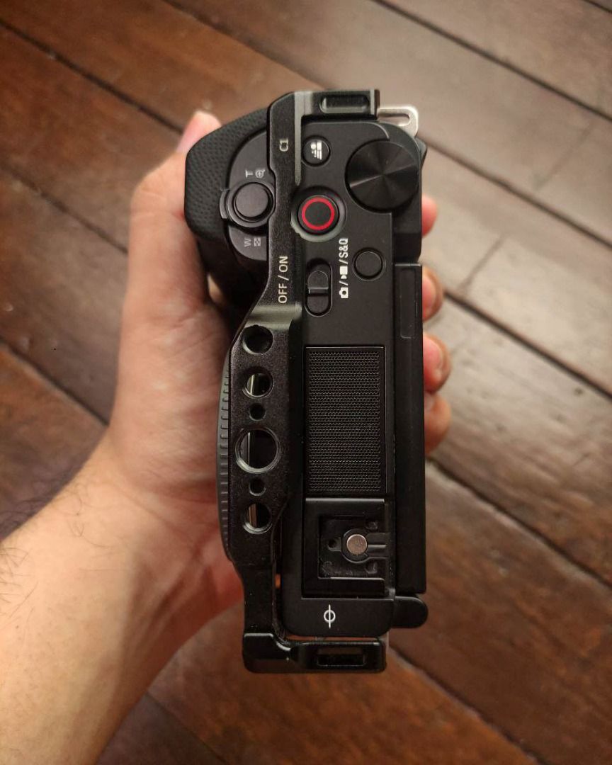 SONY ZV-E10 (BODY ONLY), Photography, Cameras on Carousell