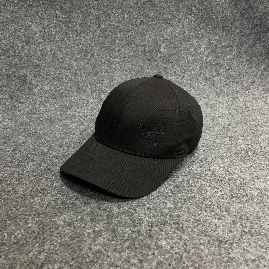 Topi Arcteryx Black On Black Fitted Original - Topi Arcteryx Second ...