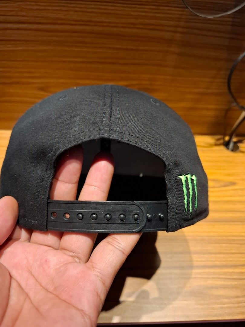 Topi New Era x Monster Energy, Fesyen Pria, Aksesoris, Topi di Carousell