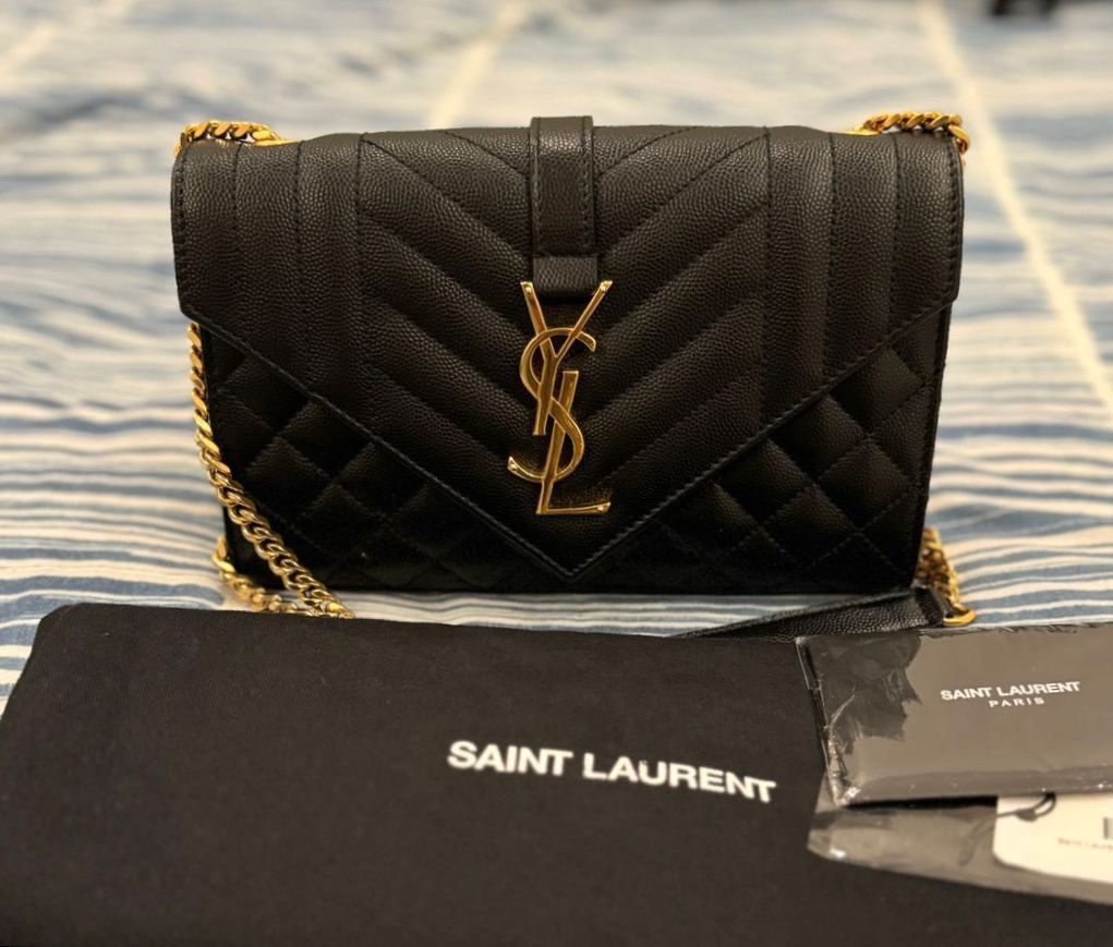 VVGC YSL Envelope small black ghw 2022, Barang Mewah, Tas & Dompet di ...