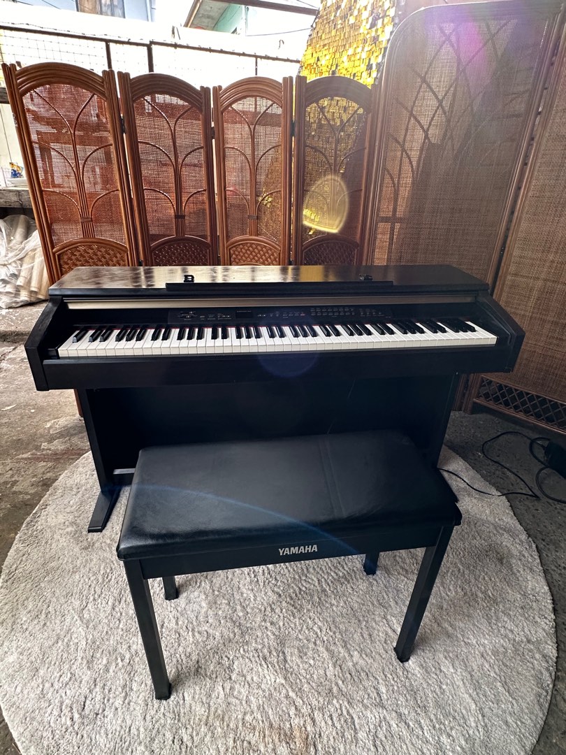 YAMAHA CLAVINOVA CLP 130 DIGITAL PIANO ALL KEYS ARE WORKING W/ FREE ...