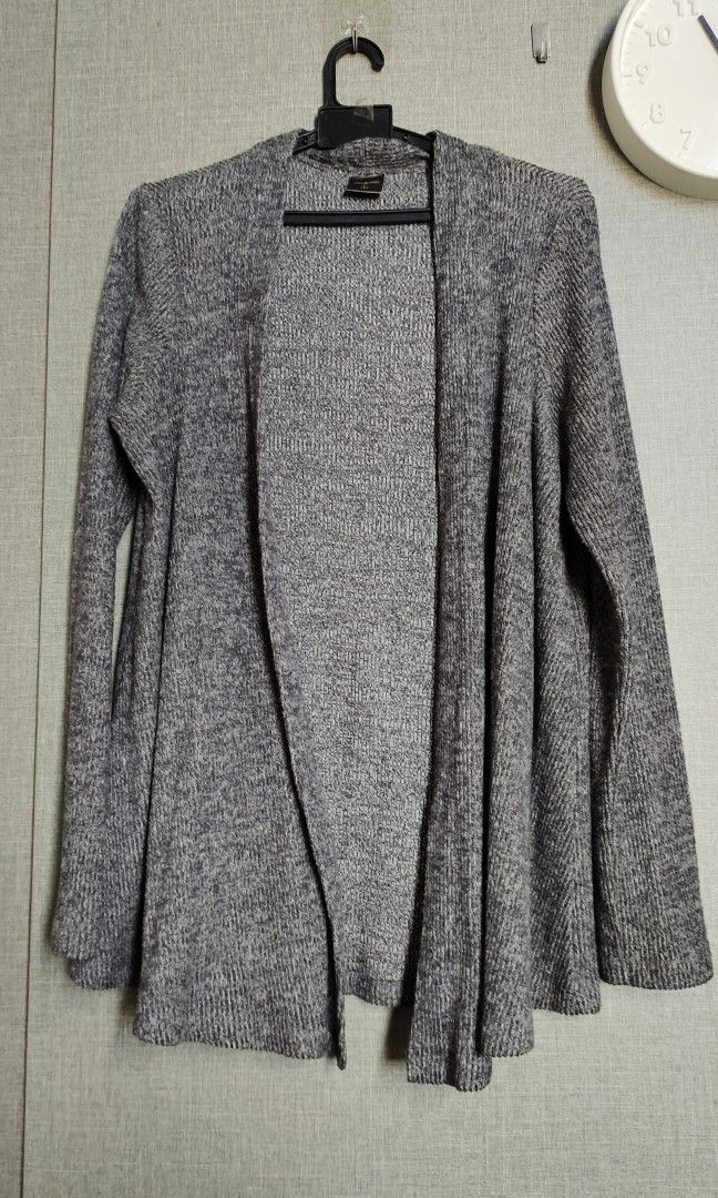 Cardigen sejuk, Women's Fashion, Coats, Jackets and Outerwear on Carousell