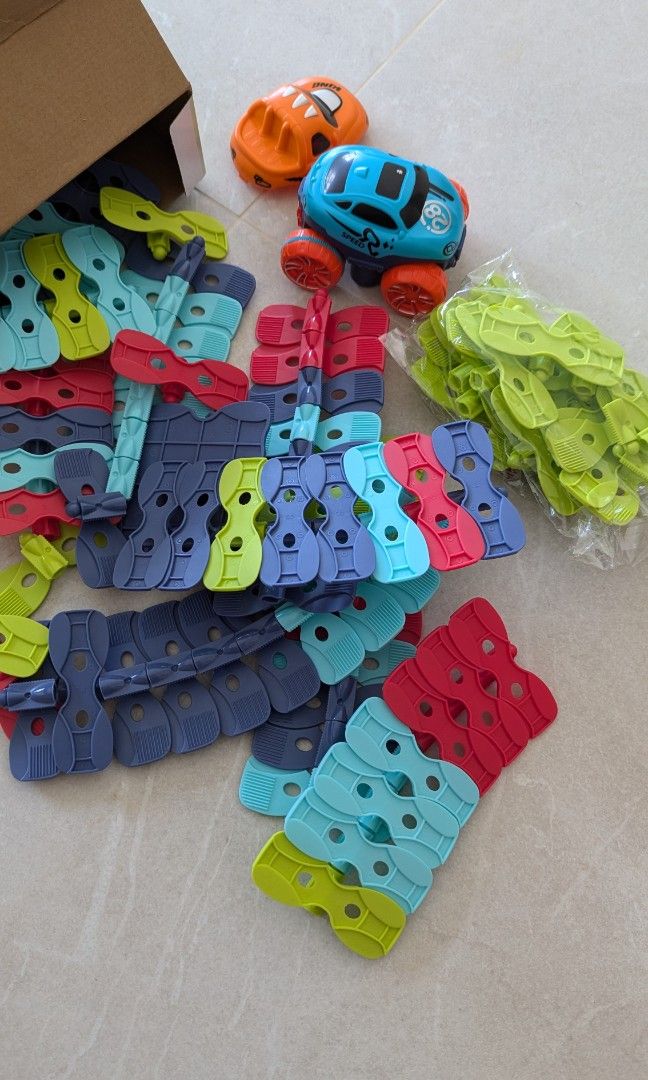 Changeable track toy car, Hobbies & Toys, Toys & Games on Carousell