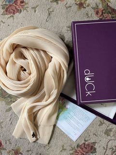 Duckscarve Boxes, Women's Fashion, Muslimah Fashion, Hijabs on Carousell