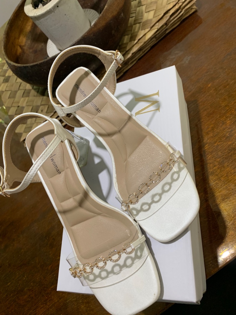 Mendrez White Sandals, Women's Fashion, Footwear, Sandals on Carousell
