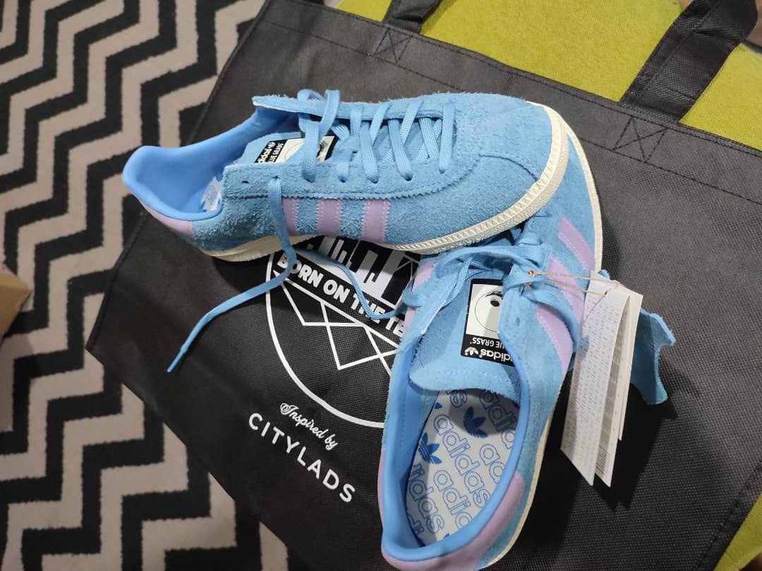 Original Adidas Blue Grass, Men's Fashion, Footwear, Sneakers on Carousell