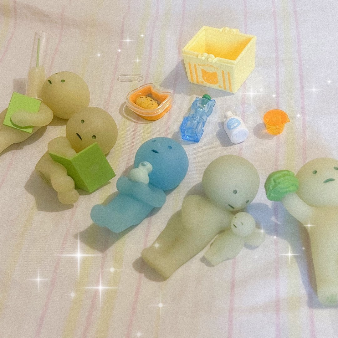 SMISKI DUCK PRESENTING CHEERING, Hobbies & Toys, Toys & Games on Carousell