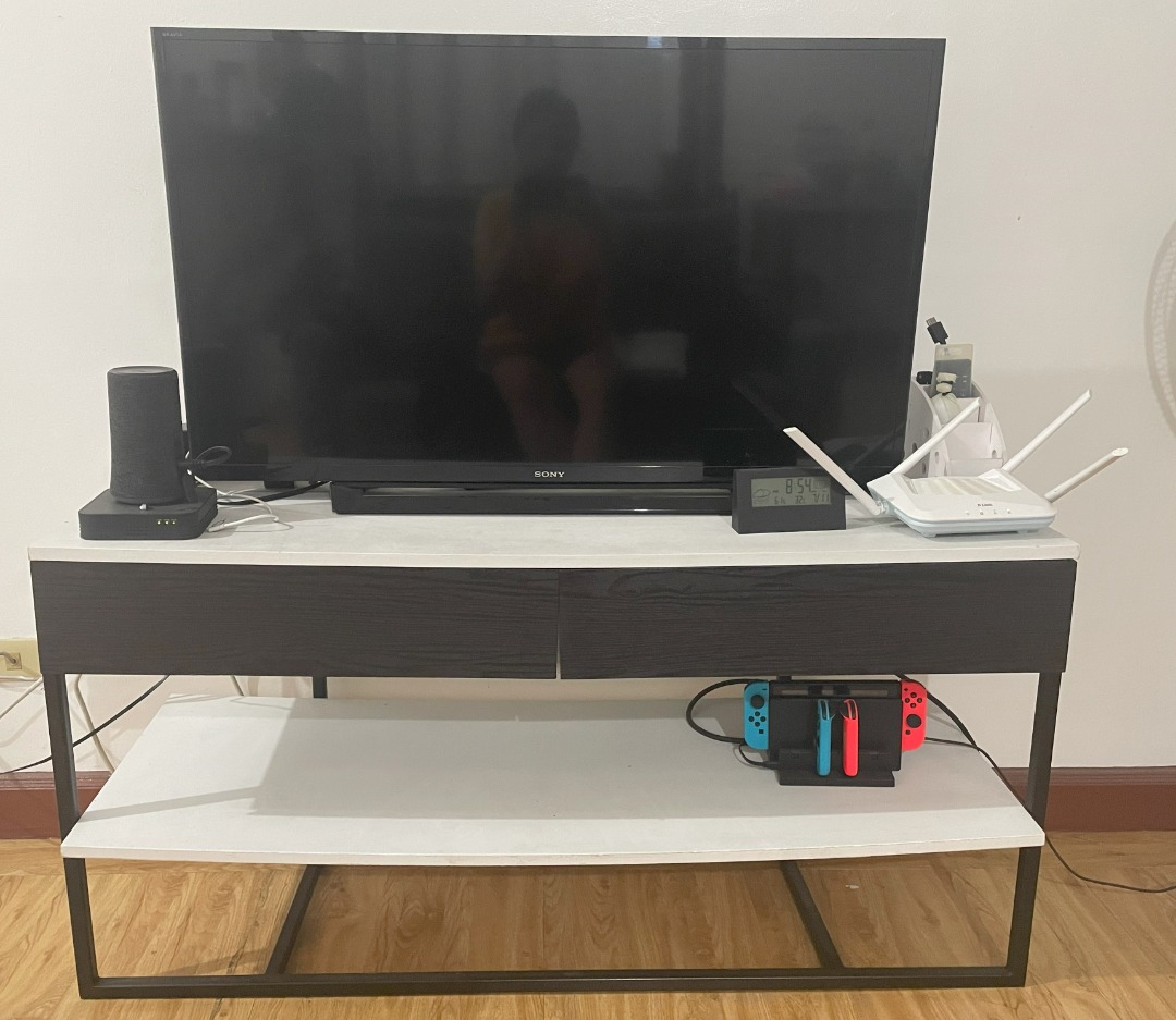 Sony Bravia 40" HD TV + Customized TV Rack, TV & Home Appliances, TV ...