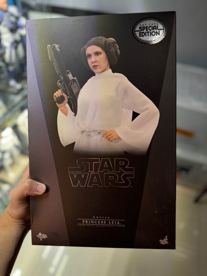 Star wars hot toys 1/6 princess leia a new hope rare, Hobbies & Toys ...