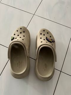 crocs, Women's Fashion, Footwear, Sandals on Carousell