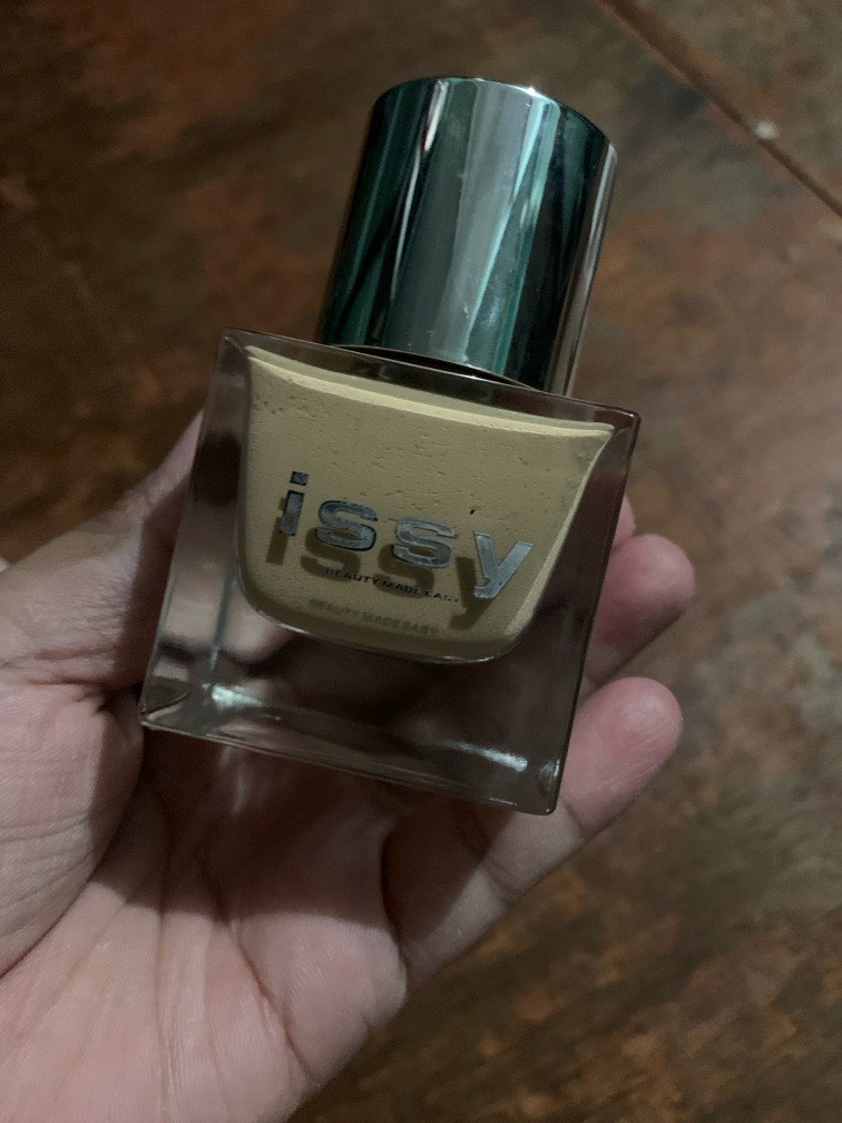 Issy active foundation, Beauty & Personal Care, Face, Makeup on Carousell