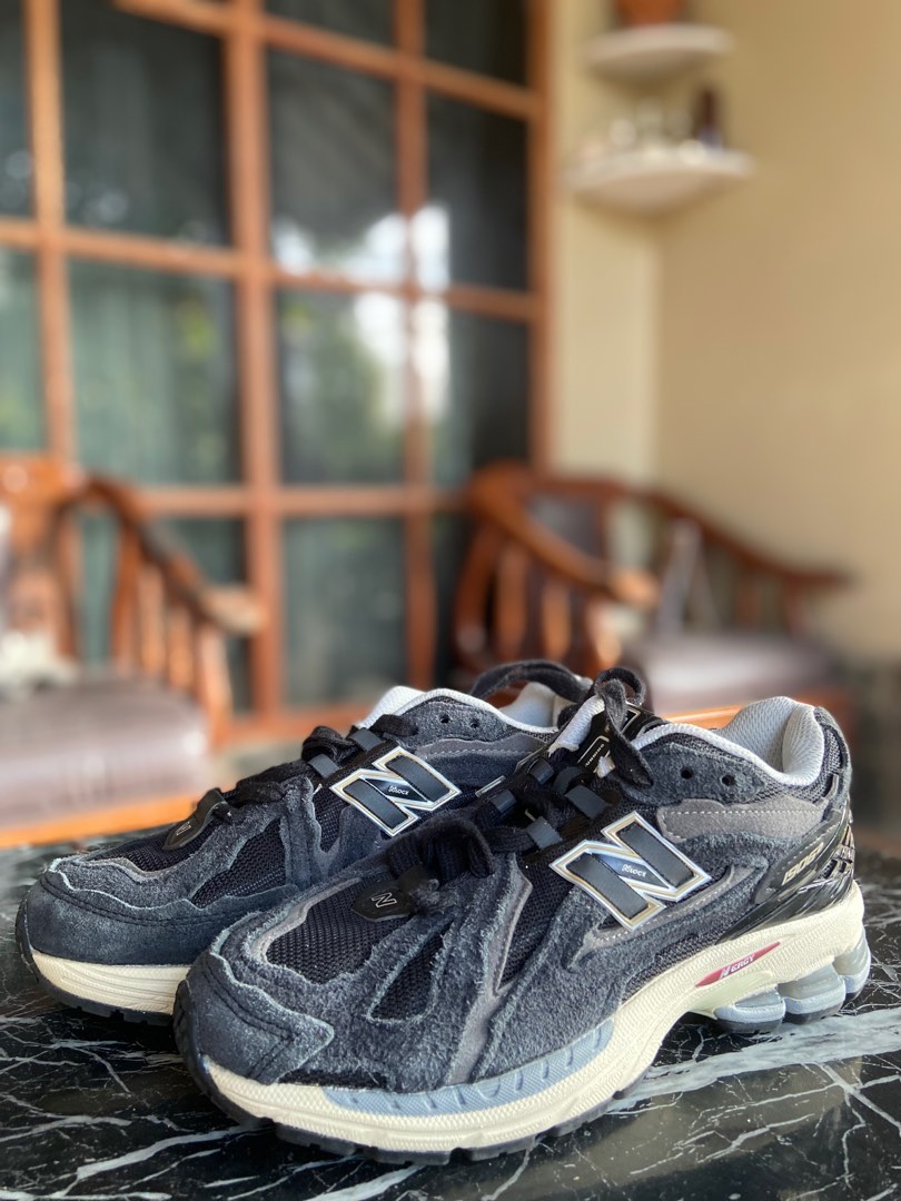 New Balance 1906, Fesyen Pria, Sepatu , Sneakers di Carousell