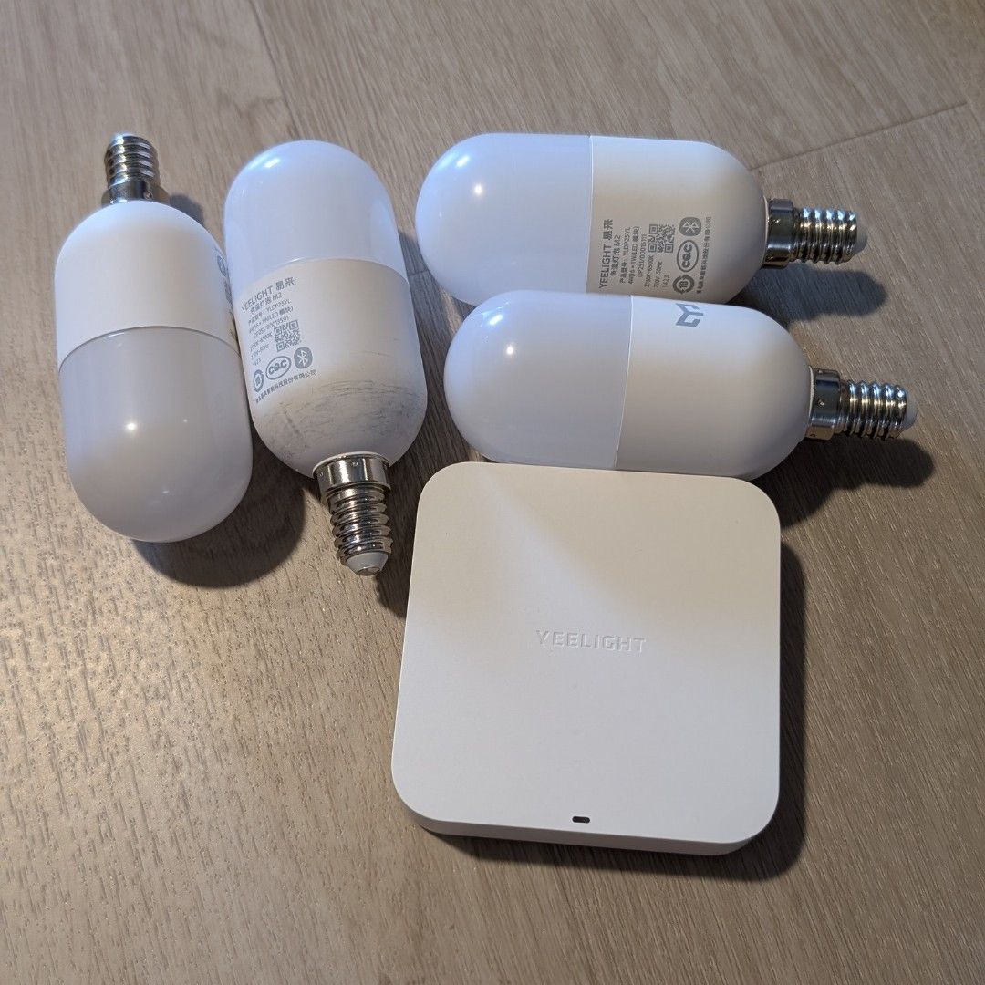 4 Yeelight M2 E14 Candle Light Bulb 1 Mesh Gateway Hub