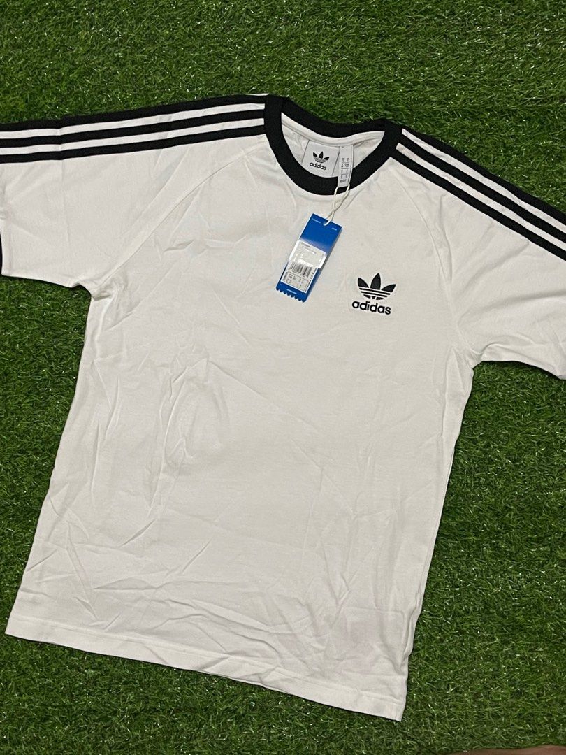 Adidas bunga Putih, Men's Fashion, Tops & Sets, Tshirts & Polo Shirts on Carousell