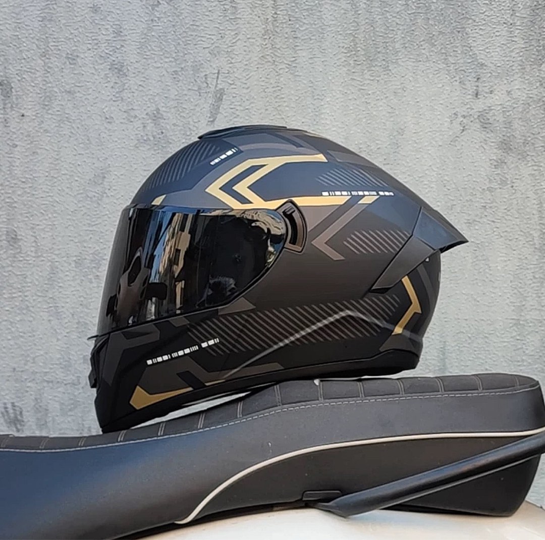 Black with Gold and Carbon Fibre Full Face Fin Motorcycle Helmet Double ...